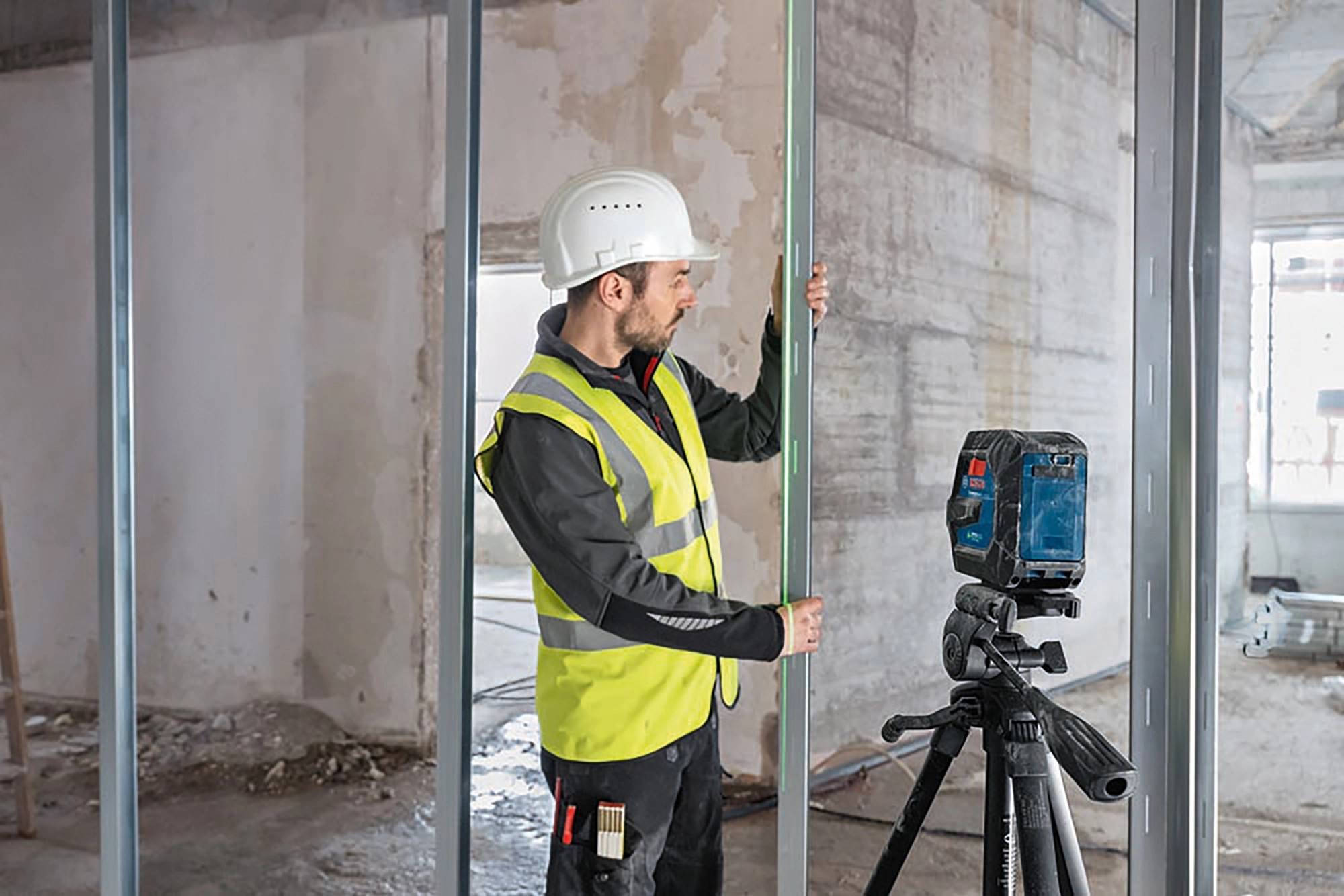 Bosch Professional Linienlaser GLL 20-22 G mit Baustativ kaufen bei OBI