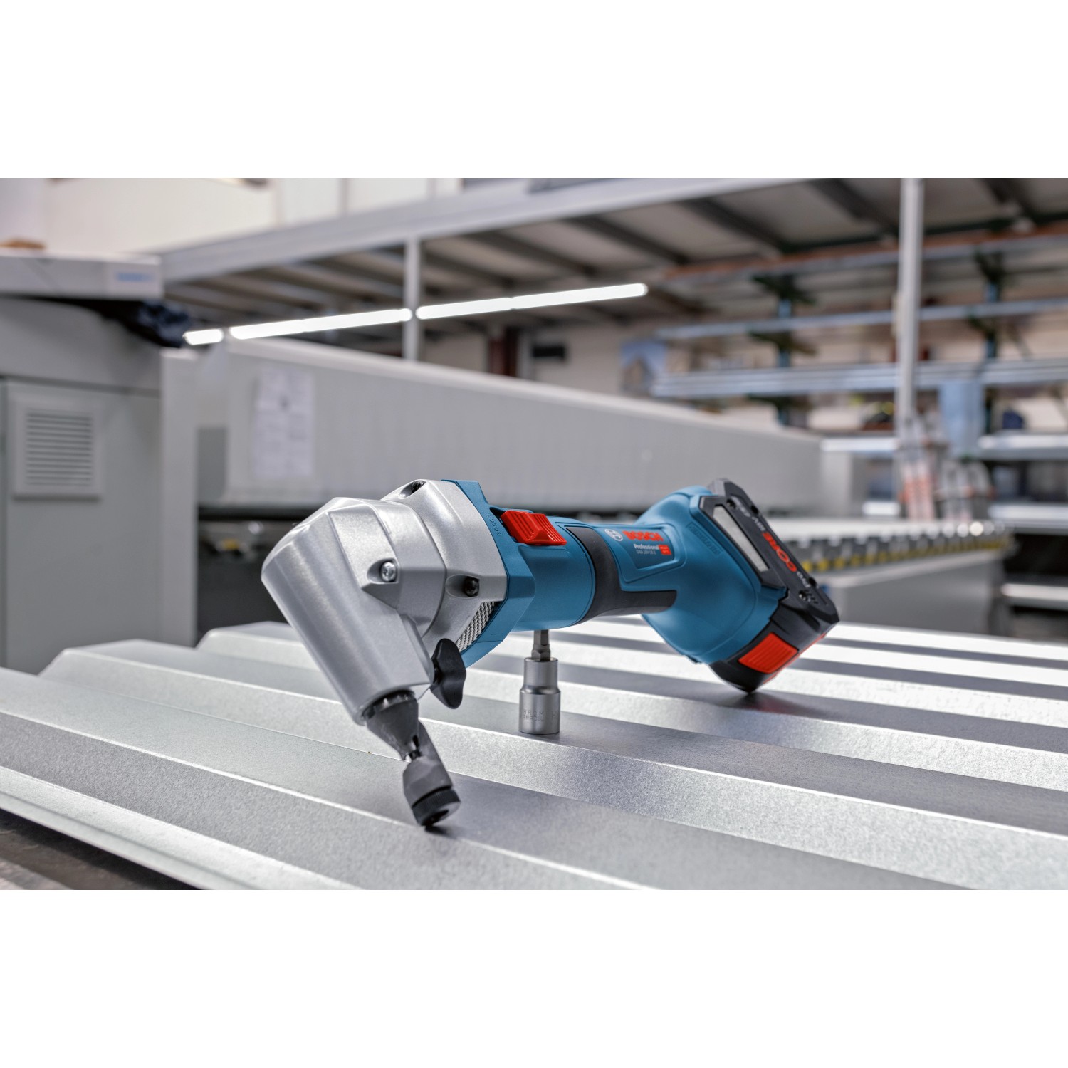 Bosch Professional Akku-Nager GNA 18 V-16 E mit 2 Akkus und L-Boxx kaufen bei OBI