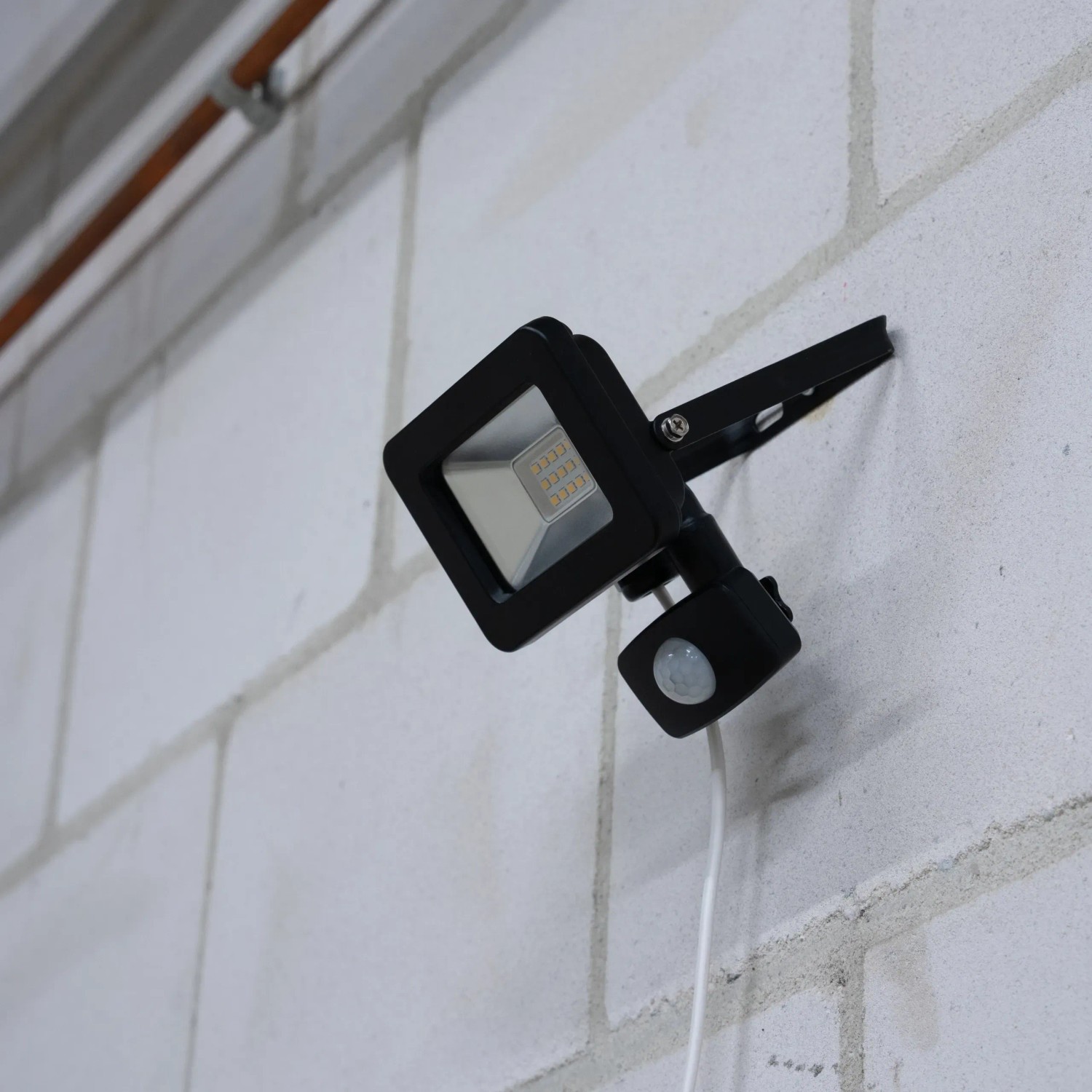 LED-Strahler 4000 K IP44 Sensor Sanan LED 10 W 1100 lm Schwarz kaufen ...